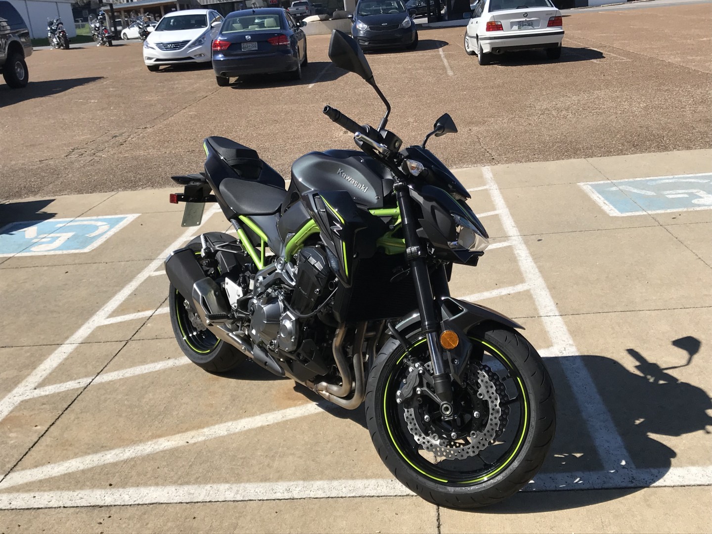 Just got my Z900!!!! Now time to change stuff and spend more money ...